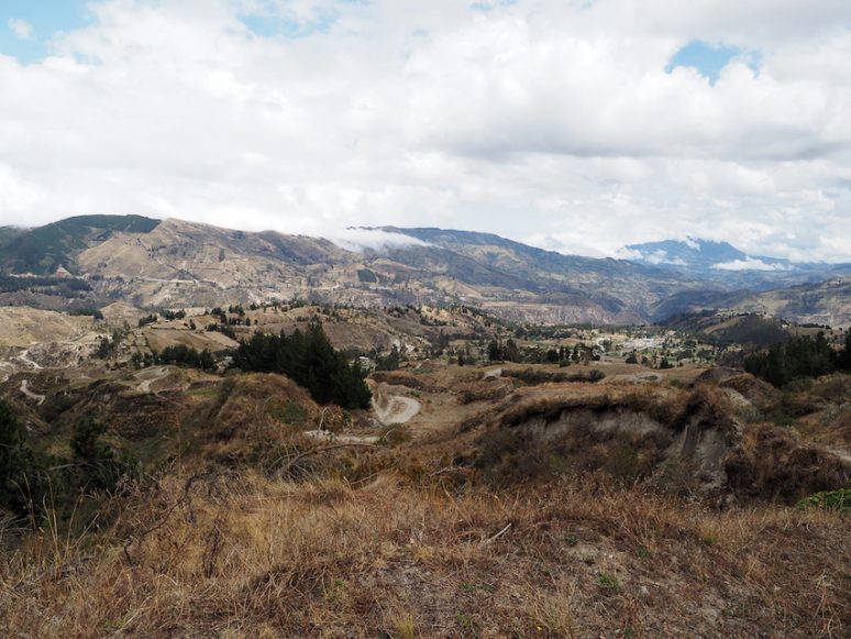 How To Solo Hike The Quilotoa Loop In Ecuador | We Are Travel Girls